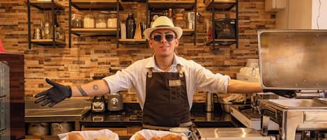 Café da manhã com buffet grátis todos os dias