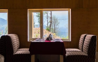 Café da manhã feito na hora todos os dias mediante uma taxa