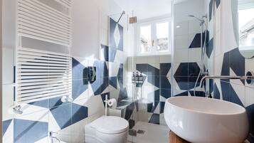 Condo panorâmico | Banheiro | Chuveiro, produtos de toalete grátis, secador de cabelo, bidê