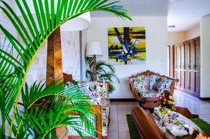 TV de tela plana, filmes pagos