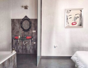 Loft Exclusivo, casa de banho privativa, vista para o pátio | Interior