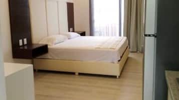 Estúdio Básico, 1 cama king-size | 1 quarto, roupa hipoalergénica, com mobília individualizada