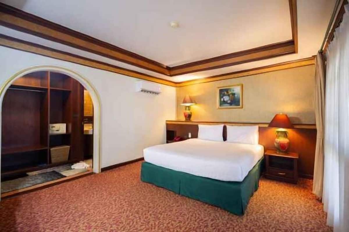 Cofres nos quartos, escrivaninha, cortinas blackout, Wi-Fi de cortesia