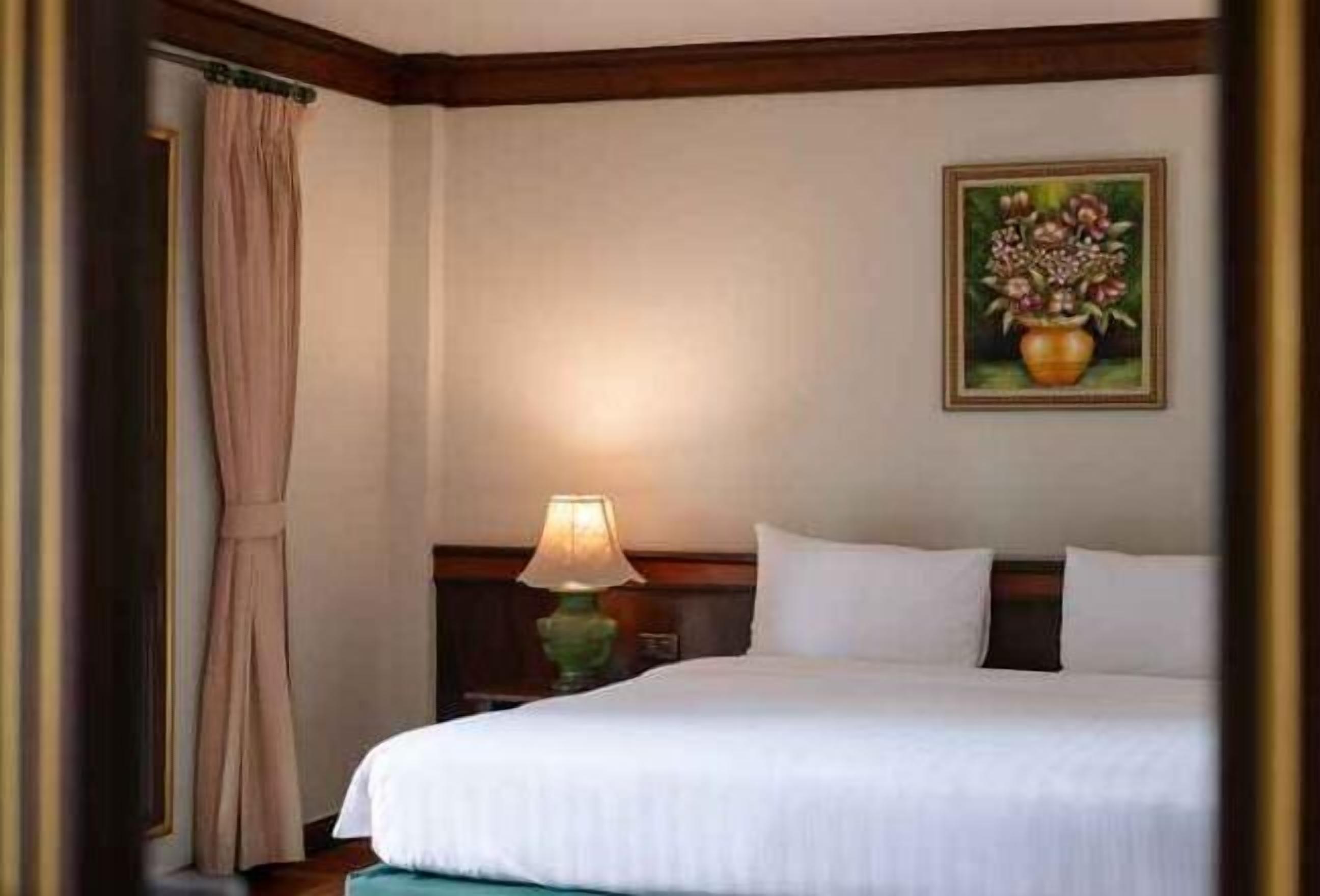 Cofres nos quartos, escrivaninha, cortinas blackout, Wi-Fi de cortesia