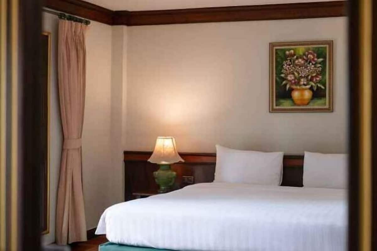 Cofres nos quartos, escrivaninha, cortinas blackout, Wi-Fi de cortesia