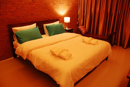 The White Elephant Home Reviews, Deals & Photos 2024 - Expedia