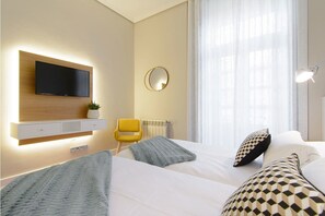 Quarto Duplo ou Twin Standard | Cofre no quarto, secretária, camas desdobráveis, Wi-fi grátis 