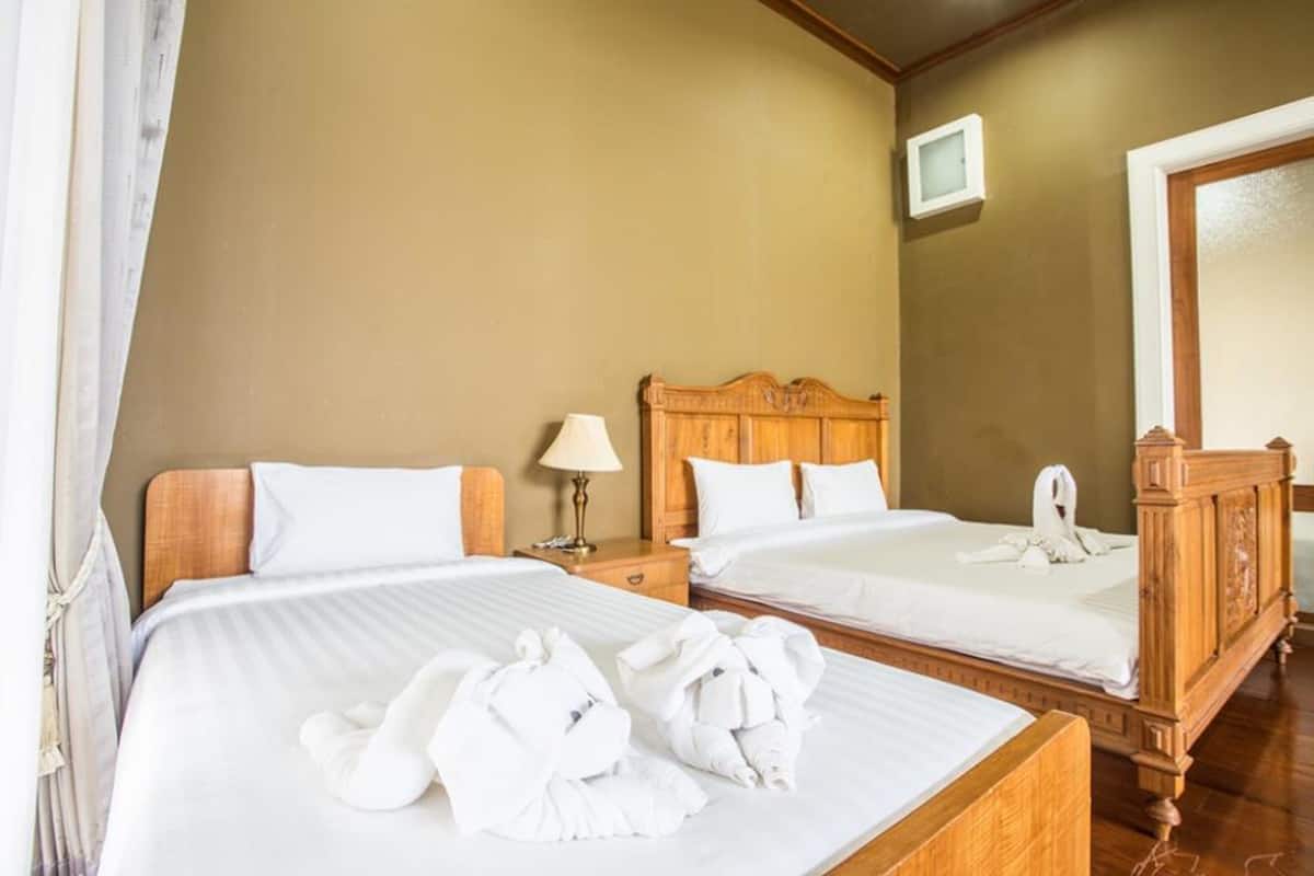 Suite with Pool Access Garden View | Frigobar, cofres nos quartos, individualmente mobiliados, escrivaninha