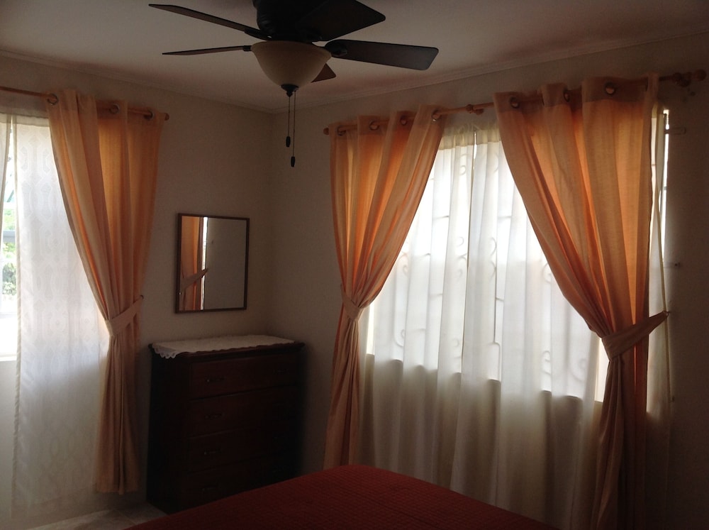 "Jones Villa" Your Vacation Home Away From Home - Barbados