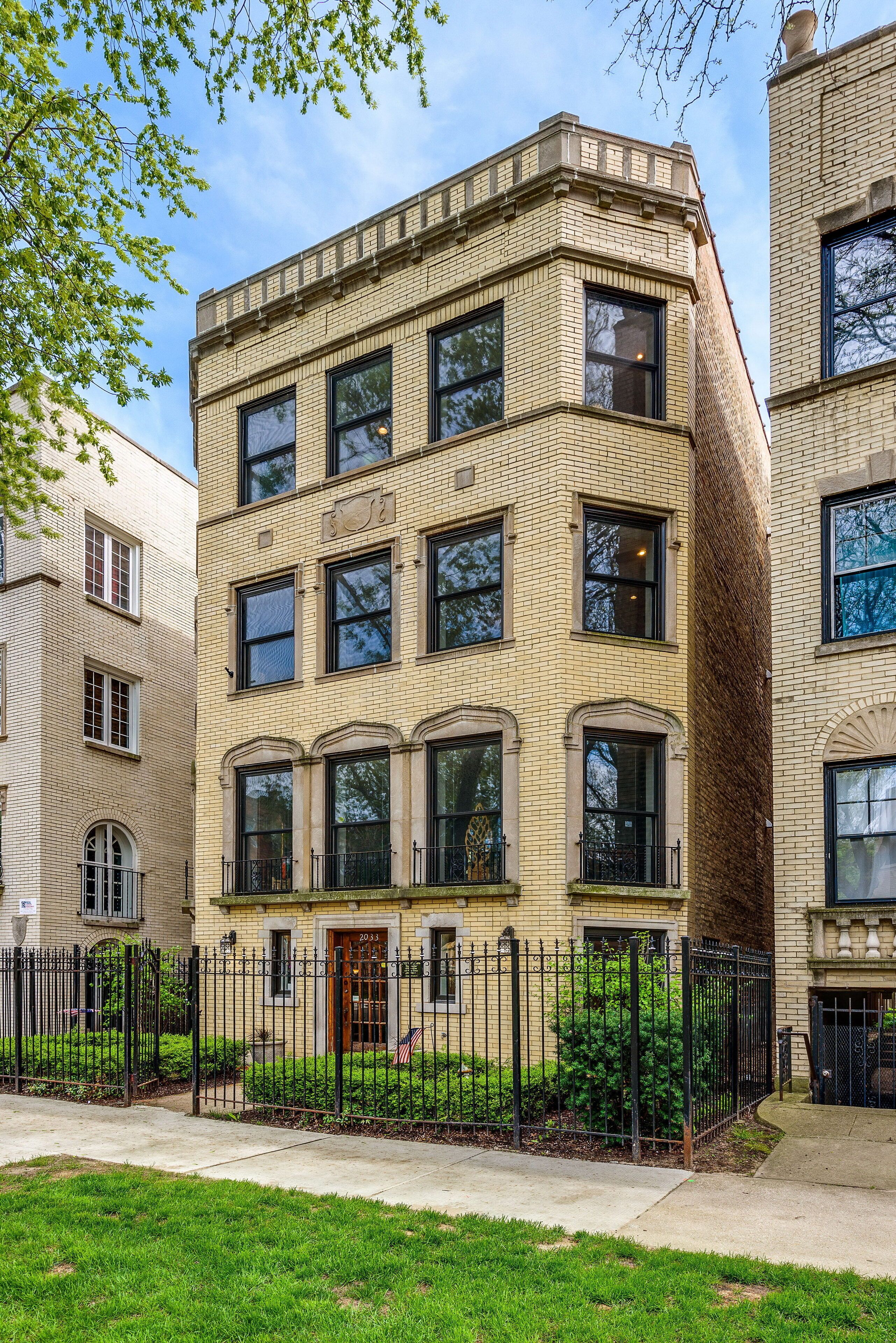 Walking distance to restaurants, shops and Lake Michigan, - Chicago | Vrbo