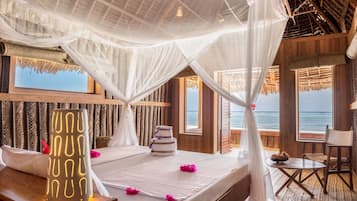 Quarto, 1 cama king-size, em frente à praia (44 m2) | Cofre no quarto, secretária