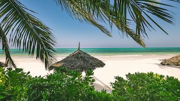 Quarto, 1 cama king-size, em frente à praia (48 m2) | Terraço/pátio interior