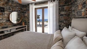 2 quartos, cofre no quarto, secretária, quartos insonorizados