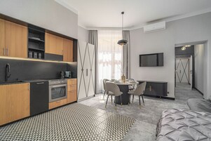 Apartamento Deluxe (Ventus) | Cofre no quarto, cortinas/cortinados opacos, quartos insonorizados