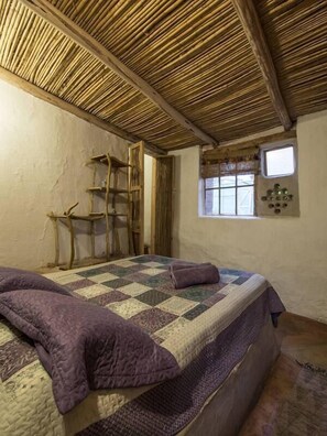 Quarto casal, 1 cama de casal, banheiro privativo | Cofres nos quartos, Wi-Fi de cortesia