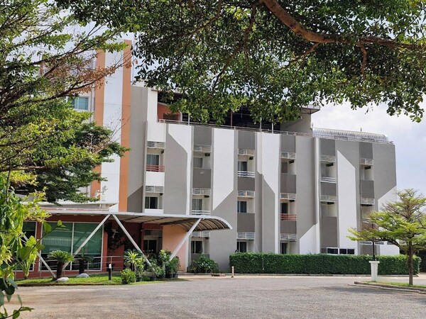 Tharakiree Place Hotel - Pak Chong