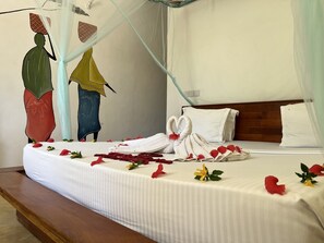 Quarto Duplo Deluxe, vista para o jardim | Camas desdobráveis, roupa de cama fornecida 