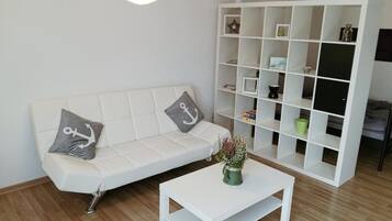 Estúdio, 1 quarto | Sala de estar | TV plasma