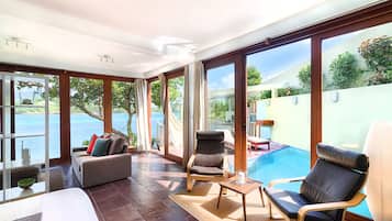 Villa, 1 quarto, piscina privativa, junto ao mar | 8 quartos, roupa de alta qualidade, cofre no quarto, secretária