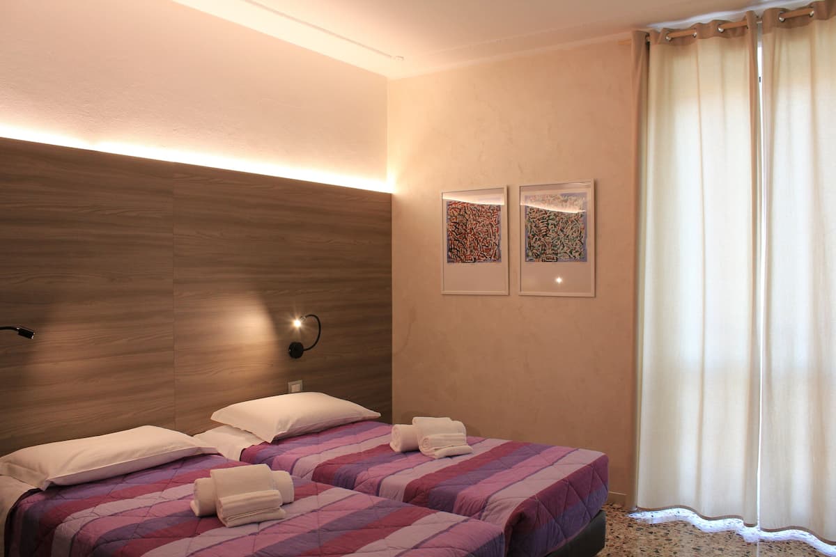 Quarto Twin Premium, casa de banho anexa, vista para a montanha | 1 quarto