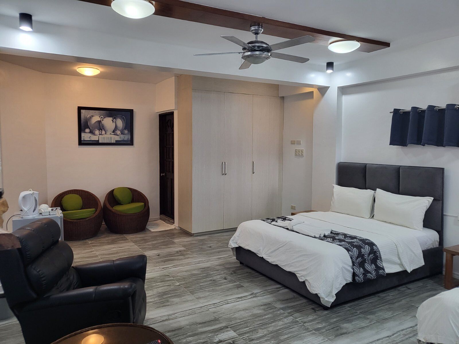 Quarto Twin Executivo | Minibar, cofre com capacidade para portátil, secretária, Wi-fi grátis 