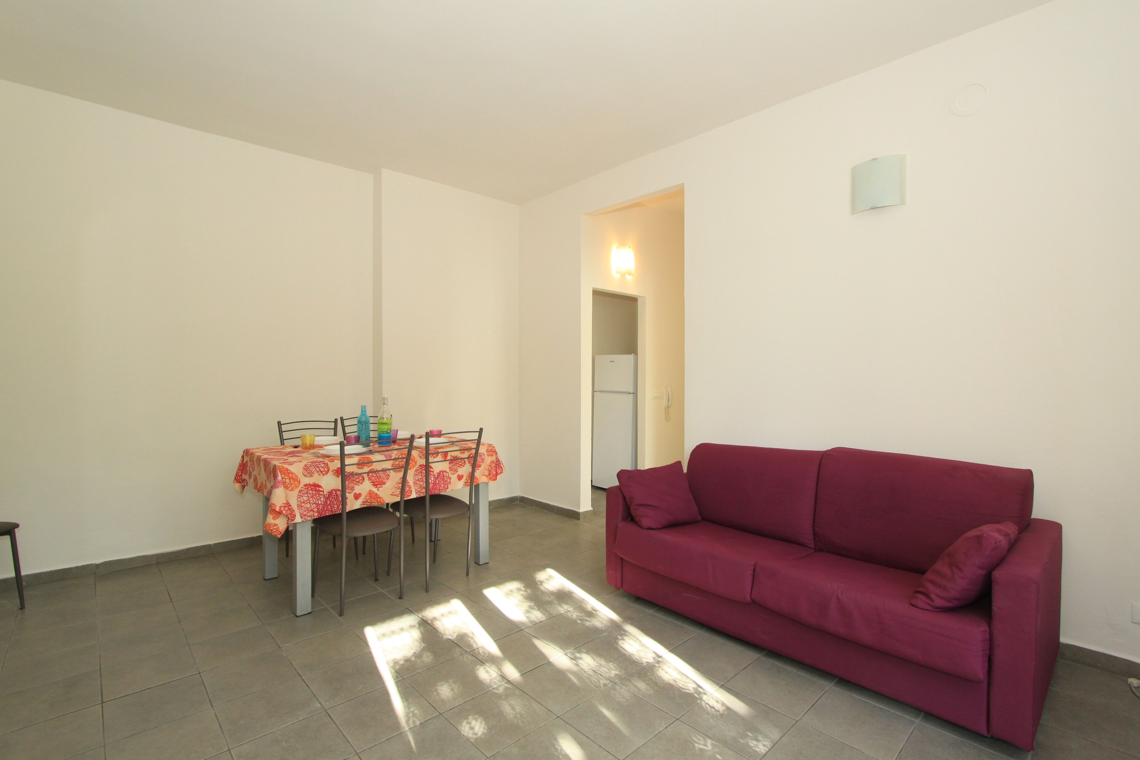 Apartamento Clássico, 2 quartos | Sala de estar | Televisor 