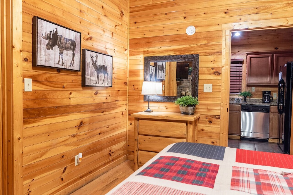 Immaculée Gatlinburg Cabine Dans Un Emplacement Idéal - Privé / Romantique / Wifi / Bain à Remous - Gatlinburg, TN