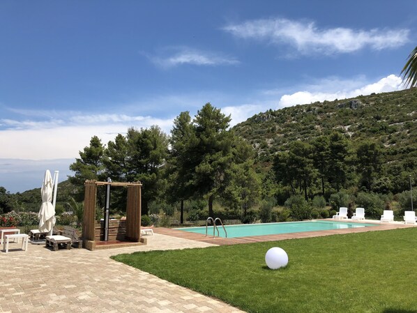 Piscina exterior sazonal 