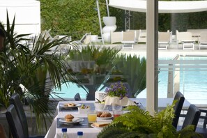 Pequeno-almoço tipo buffet incluído 