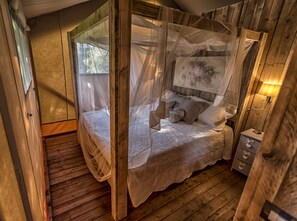 Cofres nos quartos, Wi-Fi de cortesia, roupa de cama