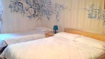 Quarto Duplo Standard, casa de banho anexa | 1 quarto, cofre no quarto, secretária, quartos insonorizados