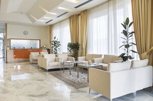 Área de estar no saguão