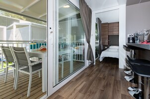Casa Móvel, 2 quartos | Sala de estar | Smart TV de 50 polegadas com canais digitais 