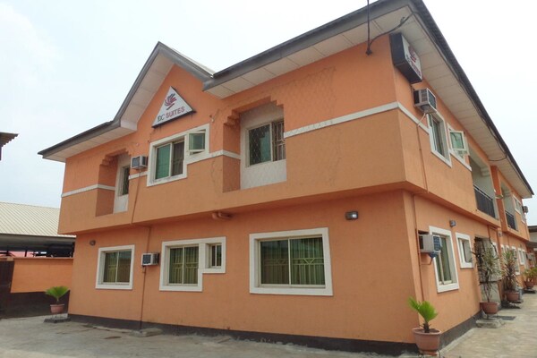 Dc Bar & Suites - Lagos, Nigeria