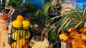 Pequeno-almoço tipo buffet diário (20 EUR por pessoa)