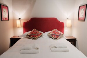 Apartamento, 2 quartos | 1 quarto, individualmente decorados, individualmente mobiliados