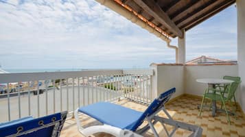 Quarto casal standard, terraço, vista para o mar | Vista da sacada