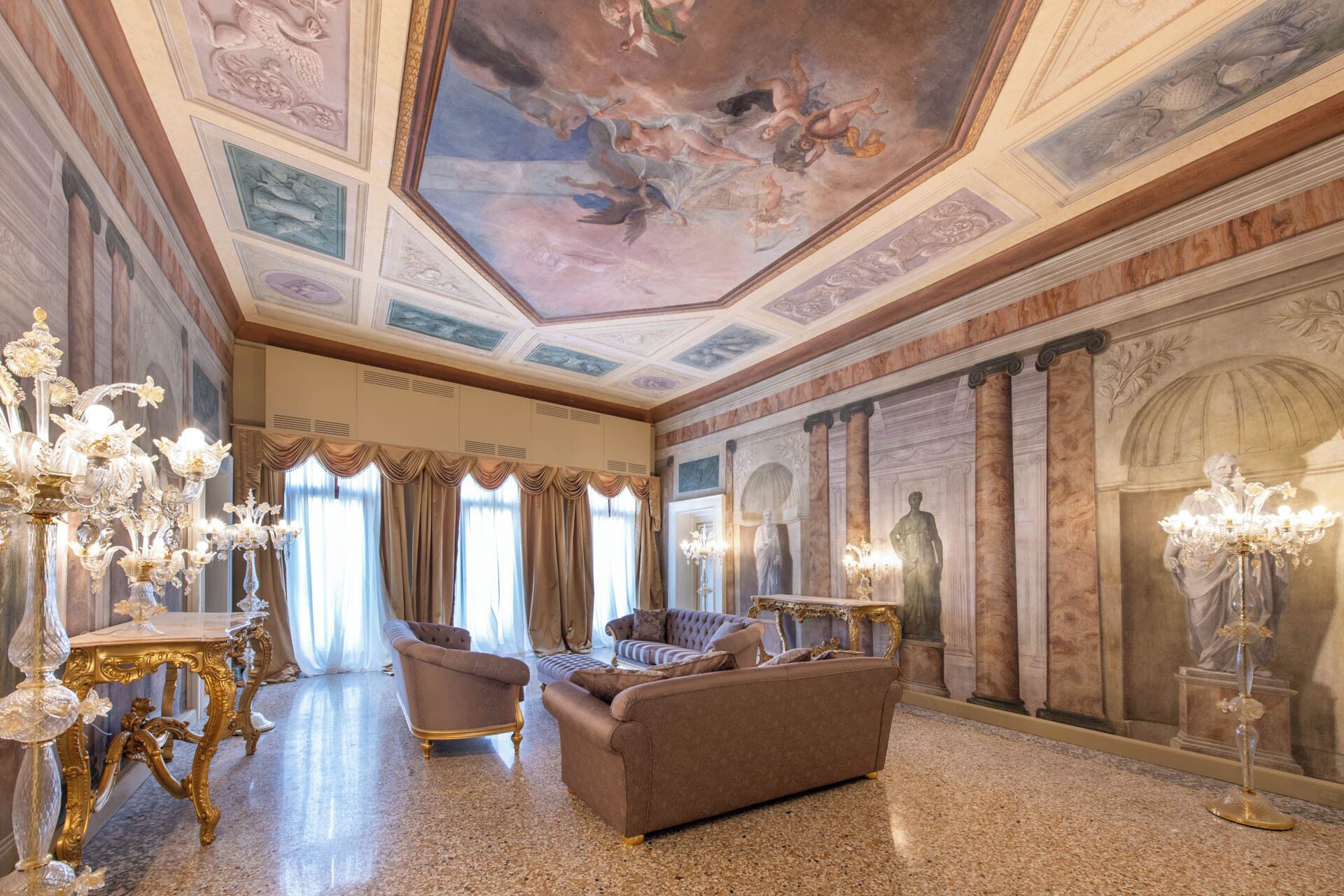 Suite Supreme, Canal View