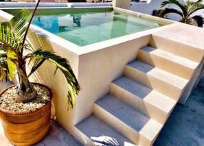 Piscina exterior, espreguiçadeiras