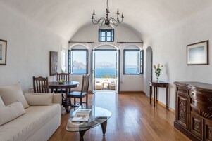 Suite, Outdoor Jetted Tub, Caldera View (Captain's) | Sala de estar | Base para iPod, livros, impressoras 