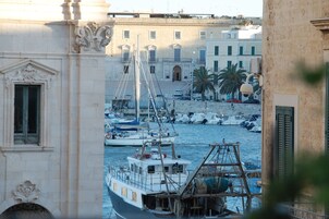 Apartamento Deluxe em Condomínio Fechado, 3 quartos, varanda, vista para o porto | Vista para a água