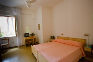 Escrivaninha, Wi-Fi de cortesia, roupa de cama