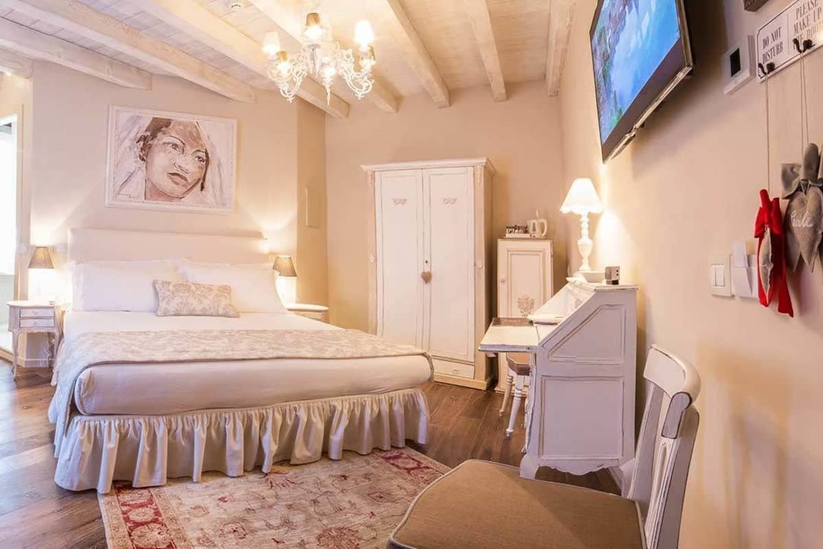 Quarto casal | 1 quarto, frigobar, cofres nos quartos, escrivaninha