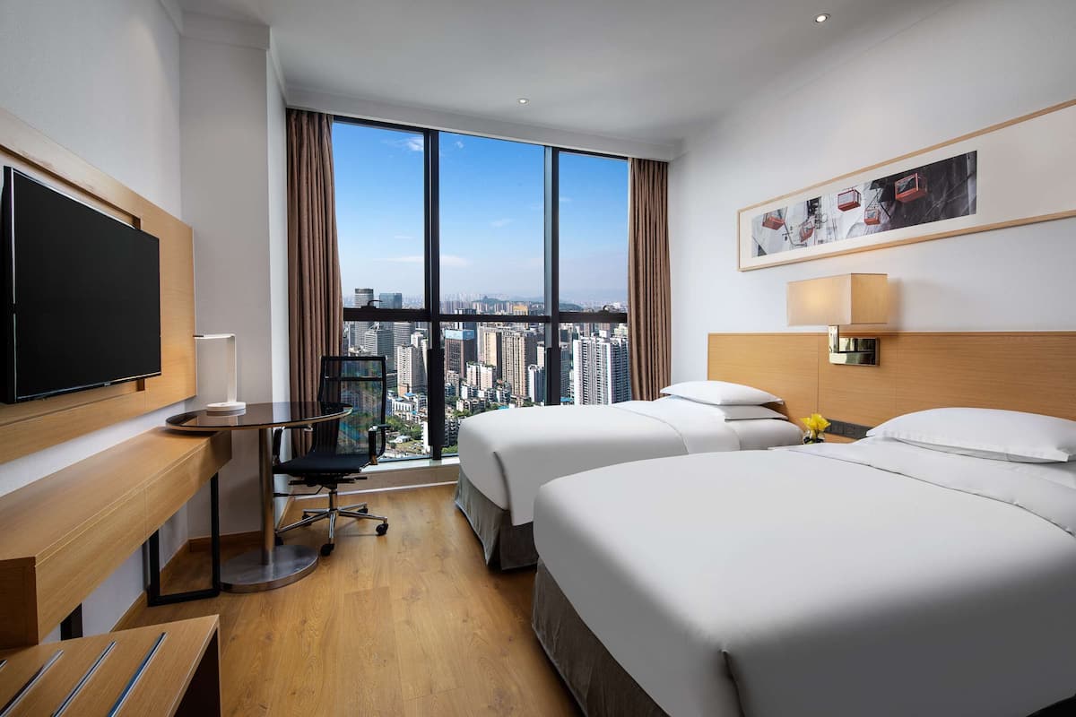 Cofres nos quartos, escrivaninha, Wi-Fi de cortesia, roupa de cama