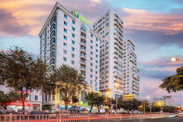 三亚湾智选假日酒店 - 三亞市