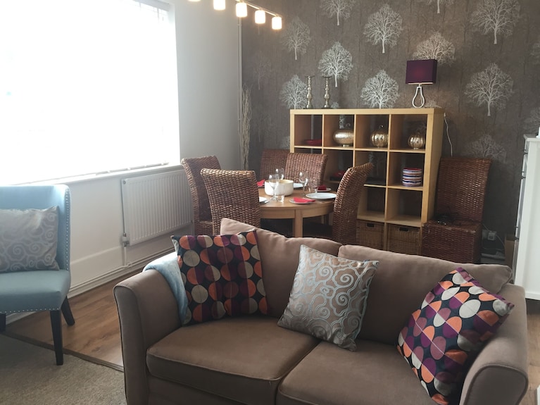 2 Bed Luxury Duplex Sleeps 4 / 5 Min Walk Fast Chiltern Line - Marylebone 25 Min - Beaconsfield, UK