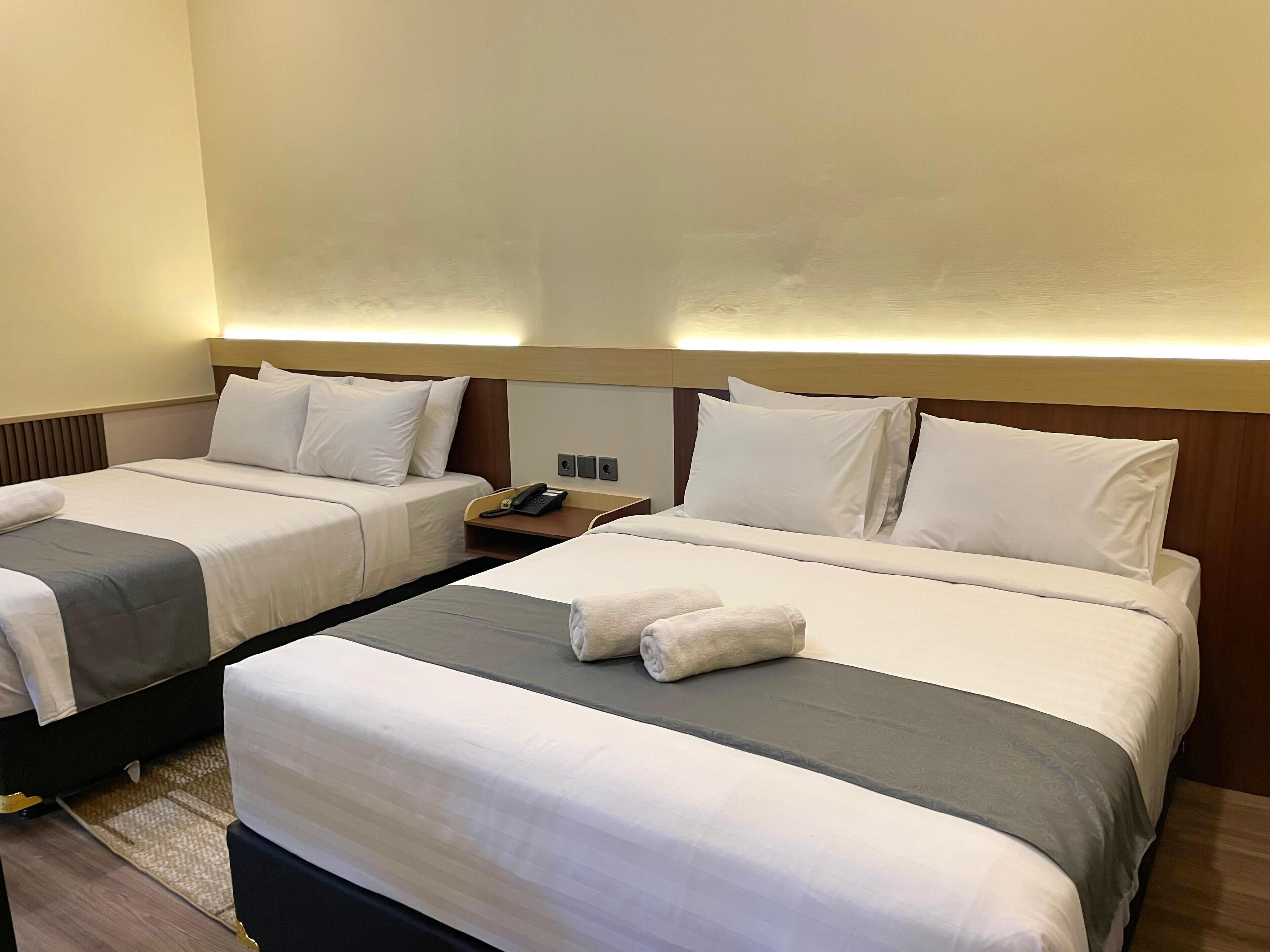 Suíte, 2 camas de casal | Escrivaninha, Wi-Fi de cortesia