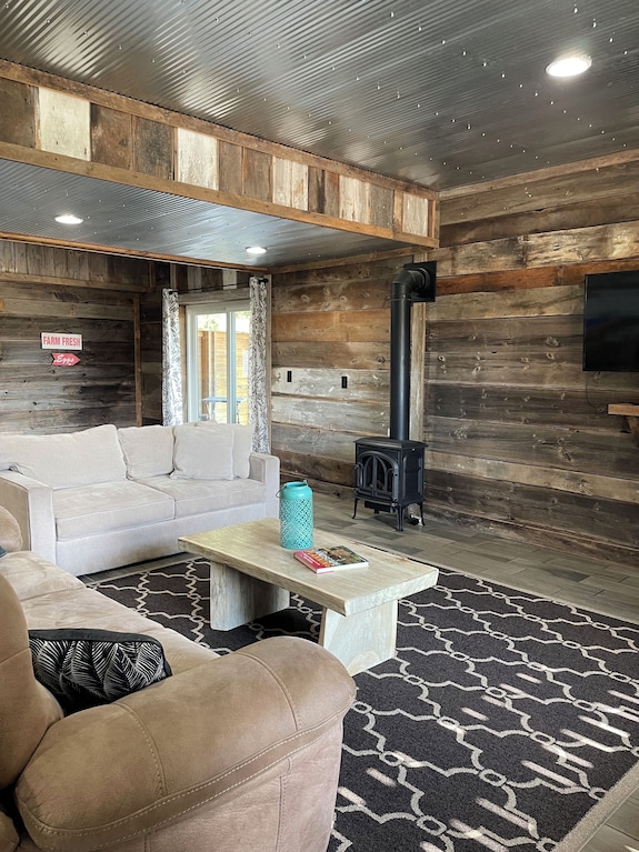 Spacious Hocking Hills Lodge/cabin - Laurelville, OH