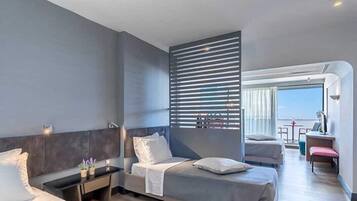 Escrivaninha, quartos à prova de som, Wi-Fi de cortesia, roupa de cama