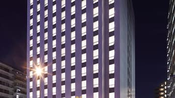 Fachada do alojamento (tarde/noite)